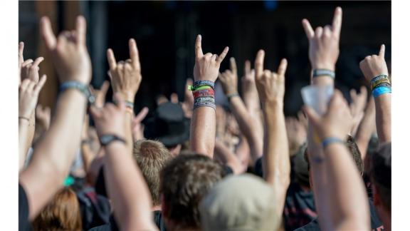 Pommesgabel: Zeichen der Rockfans