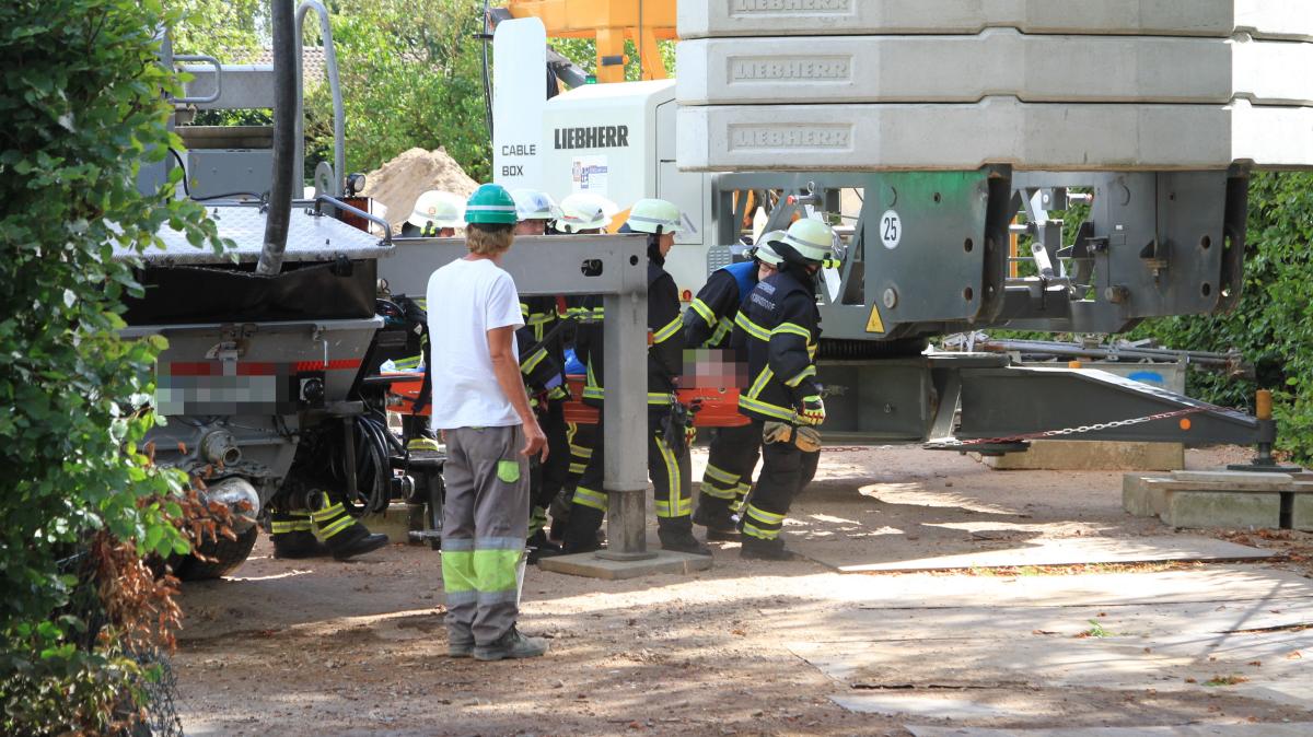 Handwerker verletzt sich durch Sturz in Baugrube in Großhansdorf