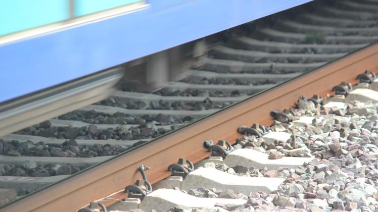 Hamburg-Sylt: Warum Marschbahn-Züge streckenweise langsam fahren