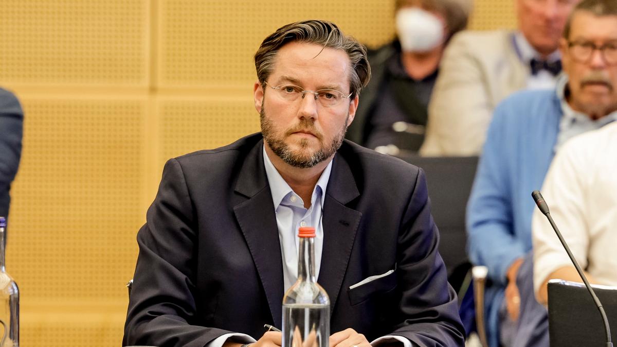 Neue Rücktrittsforderungen: Druck auf Otto Carstens bleibt