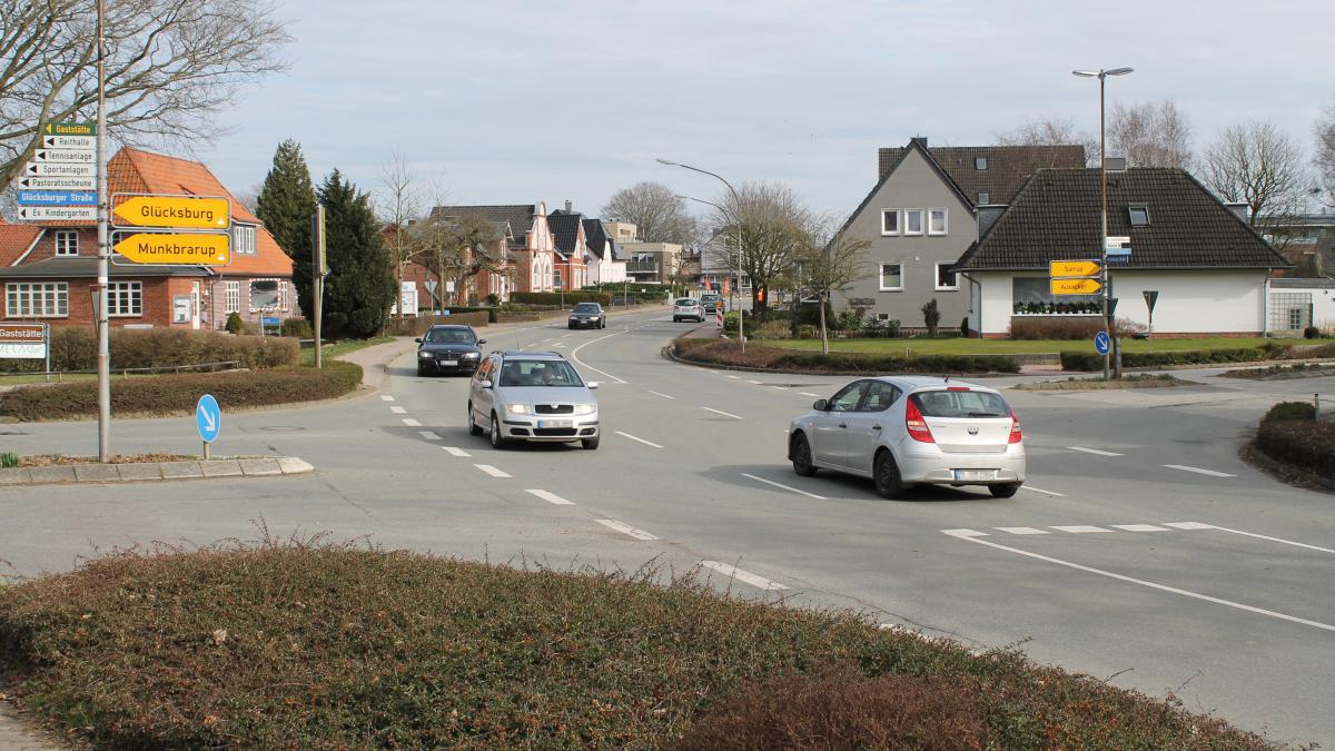 Straßenverkehr: Einwohner in Husby wollen mehr Sicherheit im Dorf