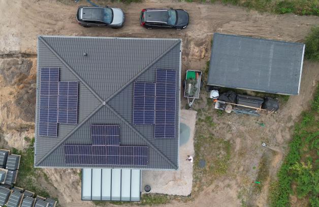 Bauherr Jörg Mohr erklärt Kosten und Nutzen von Solaranlagen