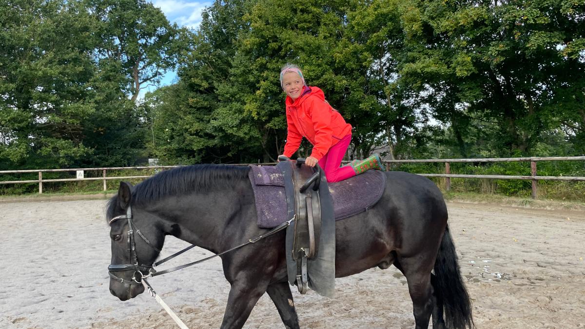 Ab zwei Jahren: Das macht Voltigieren in Nutteln so besonders