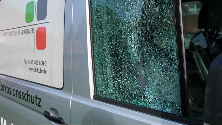Scheibe an parkendem Auto in Heiligenstedten eingeschlagen
