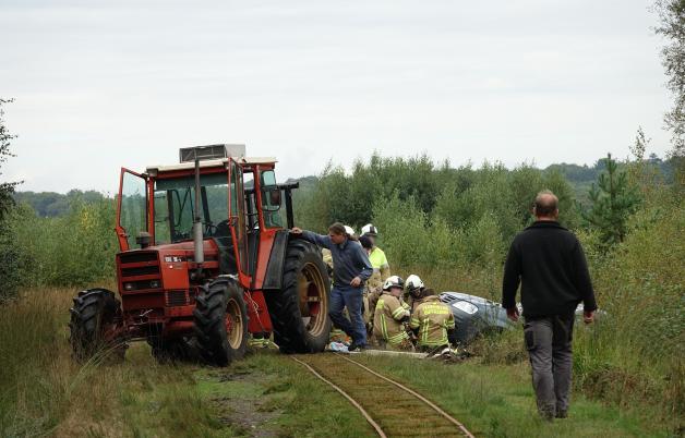 Skurriler Unfall in Quickborn: Auto bleibt im Himmelmoor stecken