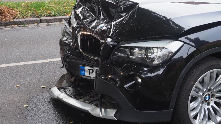 Uetersen: Verkehrsunfall auf Schanzenstraße mit viel Blechschaden