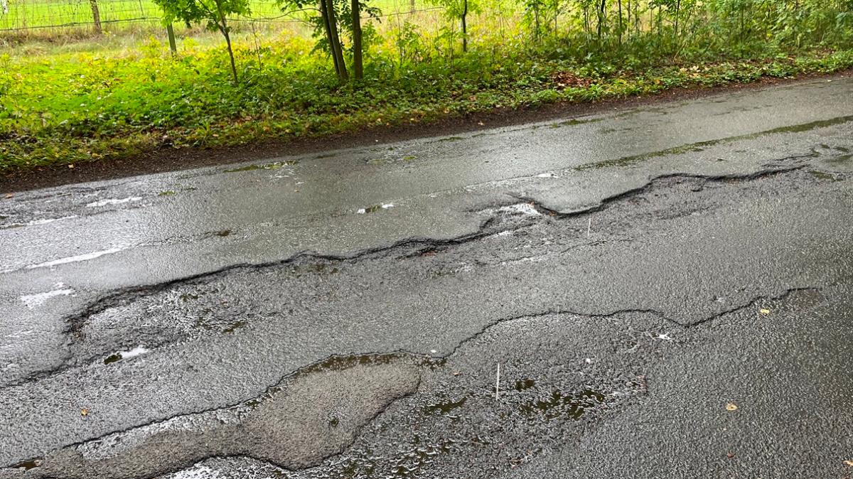 Schwere Straßenschäden in der Fünf-Seen-Allee in Plön