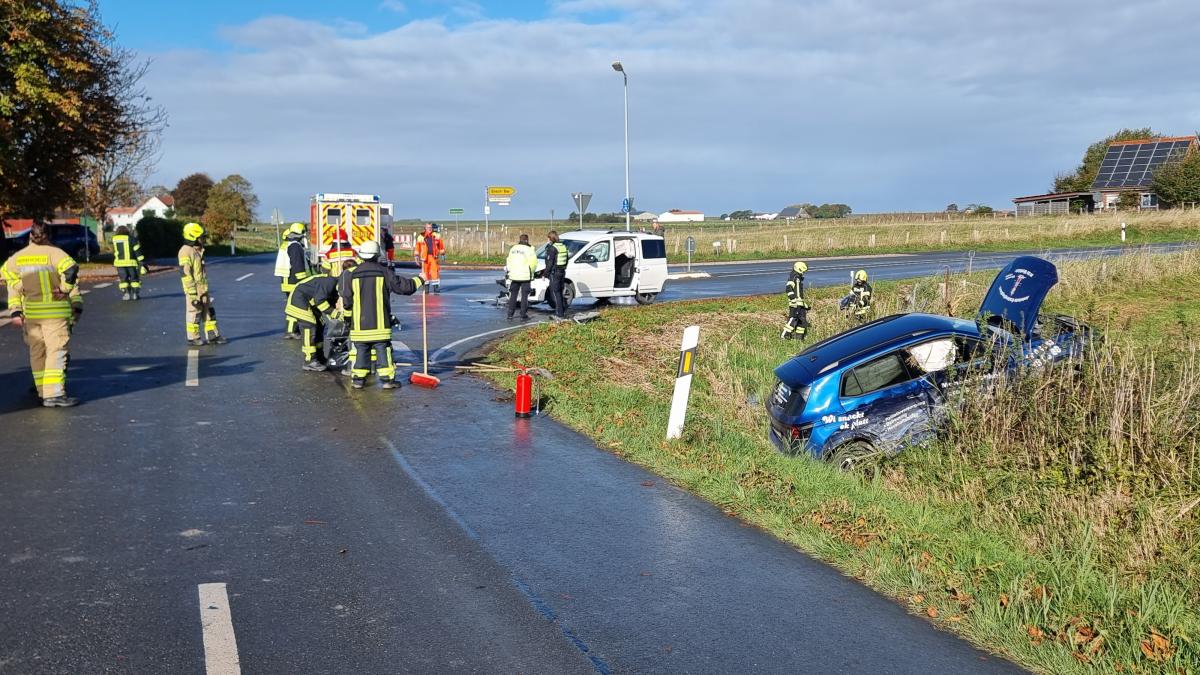 Unfall bei Trennewurth: Mann übersieht PKW, Frau fährt in Graben