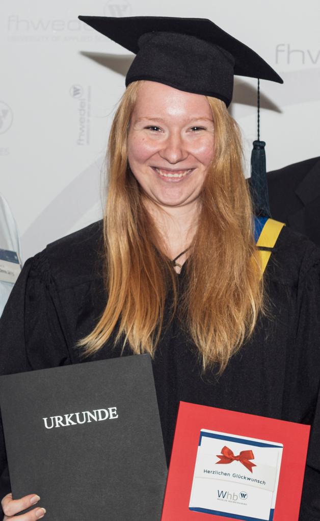 Fachhochschule Wedel verabschiedet 112 Absolventen