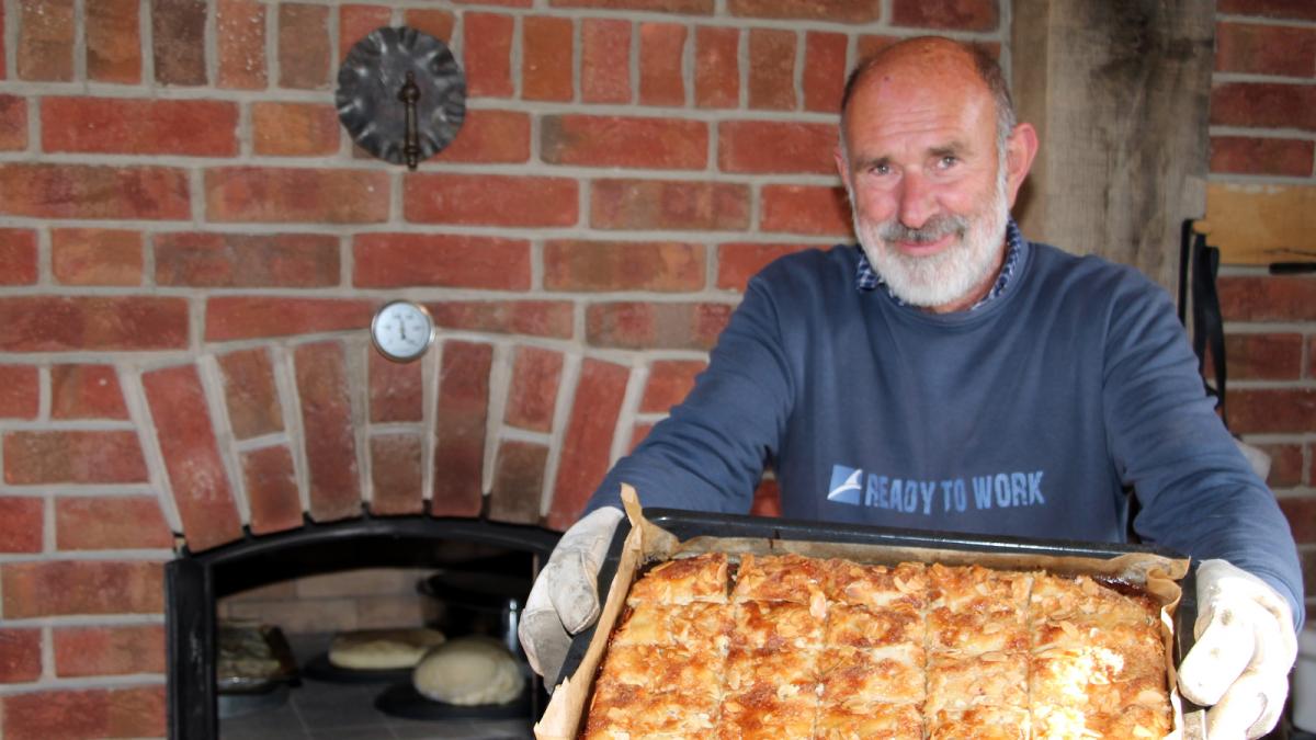Backen ohne Strom und Gas: Brot aus dem Backhaus in Merzen