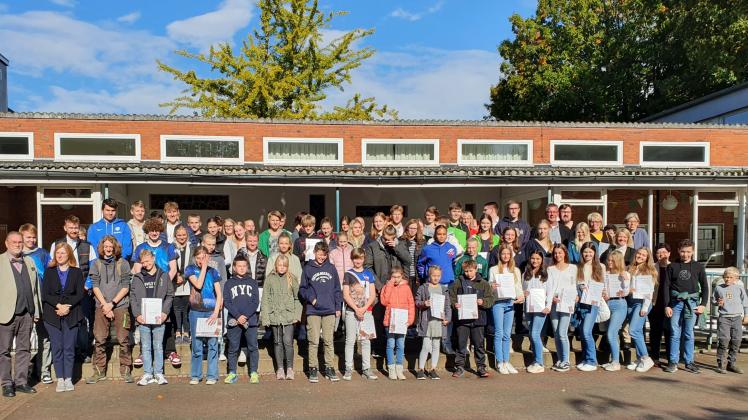 Ehrungsveranstalung in der Aula der Jacob-Linau-Schule Neustadst | SHZ