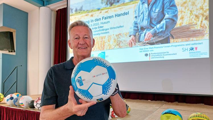 Was für Fairtrade-Bälle auf nordfriesischen Sportplätzen spricht