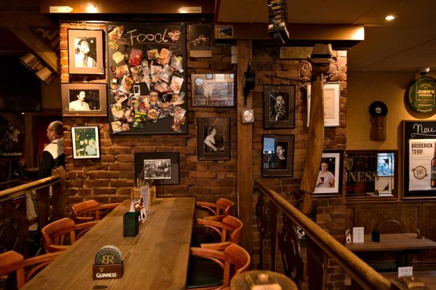 Elmshorner Irish Pup Broderick entführt Gäste nach Irland