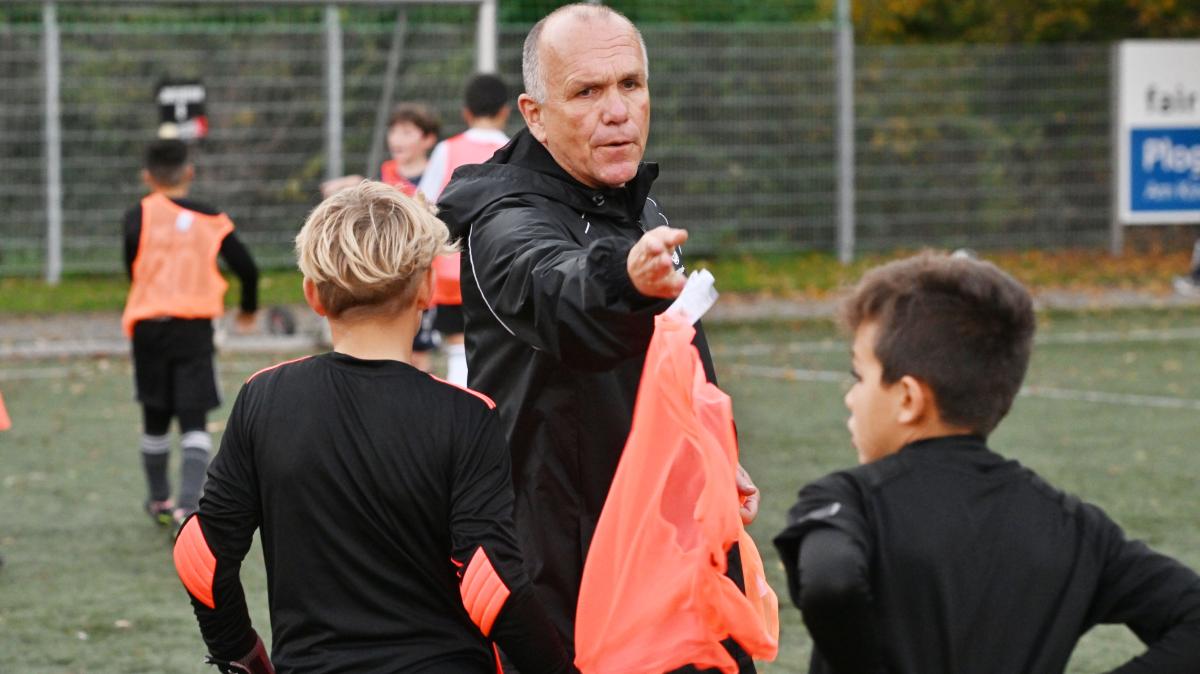 Uwe Krebs coacht seit 20 Jahren Fußballtalente in Osnabrück