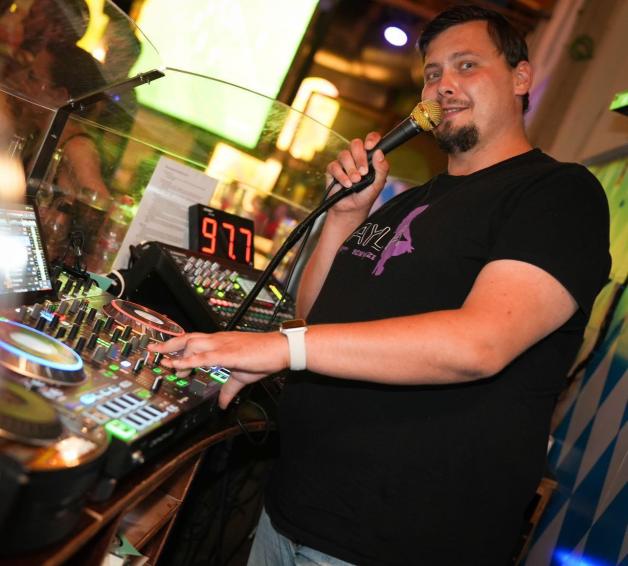 Steve Carstensen ist Bierkönig -DJ auf Mallorca