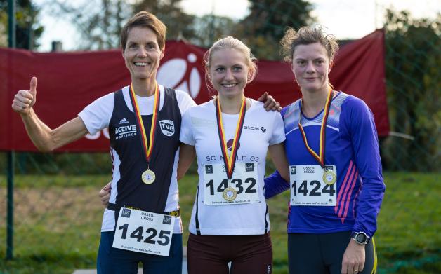 Ann-Christin Opitz vom SC Melle feiert Doppelsieg beim Crosslauf