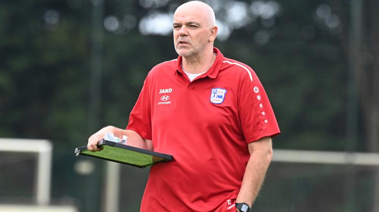 Mark Gerken und Marten Michael lösen Carsten Barm in Stenum ab