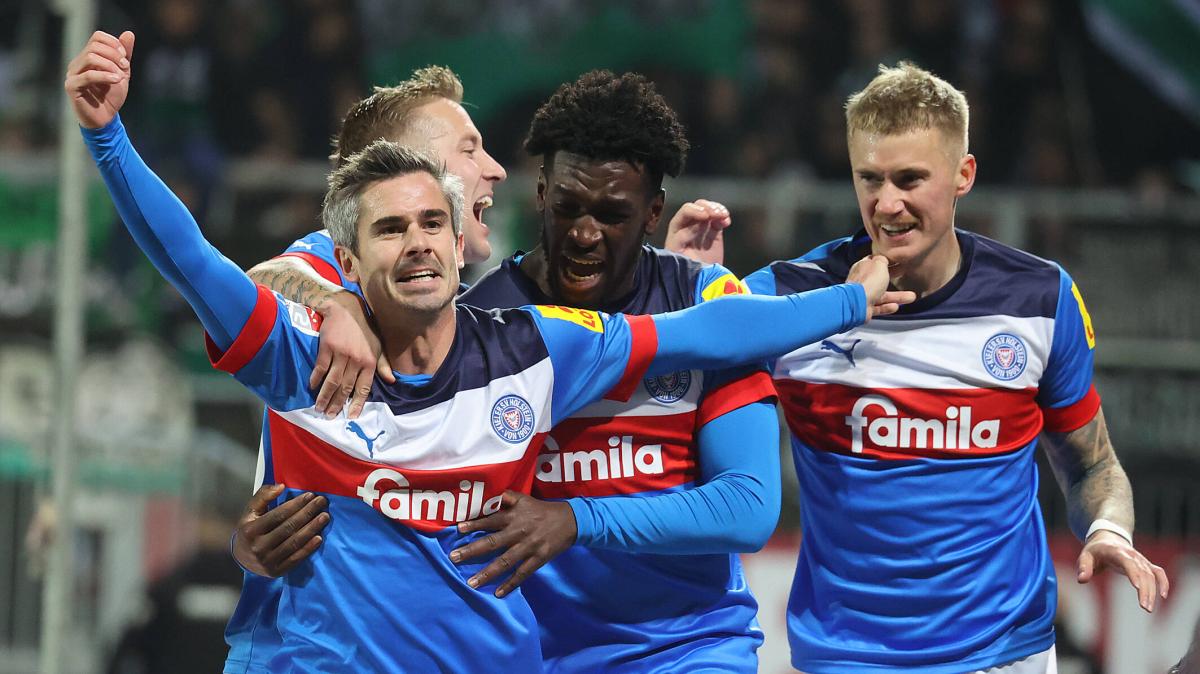 Trotz Abschied: Fin Bartels bleibt bei Holstein Kiel