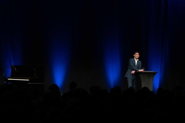 Christian Ehring: „extra 3“-Moderator in der Osnabrückhalle