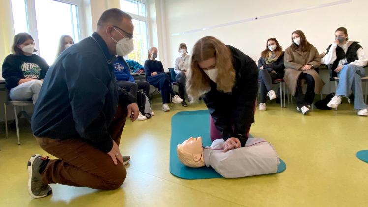Schulsänitäter am Klinikum Itzehoe ausgebildet