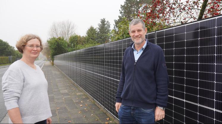 Solarzaun in Haselünne: Paar erklärt Kosten und Nutzen