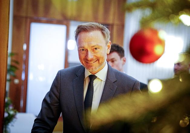 Tinder Dating Trends 2022: Wieso Lindner und Lauterbach sexy sind