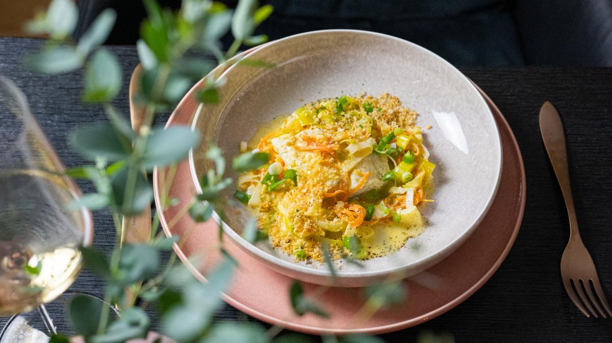 Essen wie Miss Sophie in Dinner for One: Ein Schellfisch-Rezept | NOZ