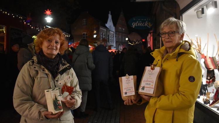 Steinburger Abendmarkt in der Itzehoer Kirchenstraße | SHZ Steinburger Abendmarkt in der Itzehoer Kirchenstraße | SHZ