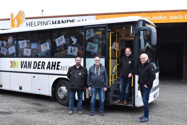 Helping Hands schickt Bus mit Weihnachtspaketen in die Ukraine