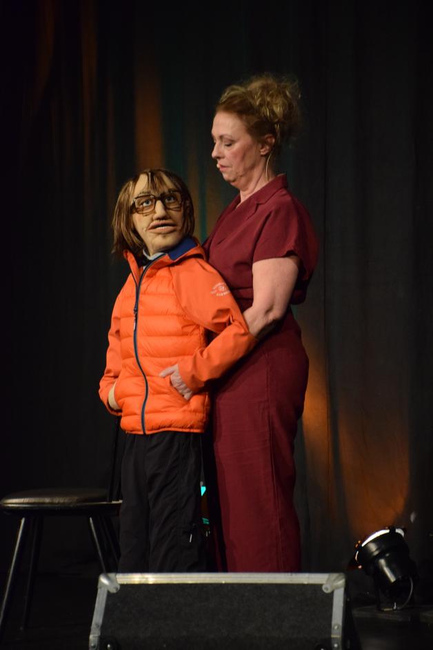 Puppenspielerin Andrea Bongers im Statt-Theater in Neumünster