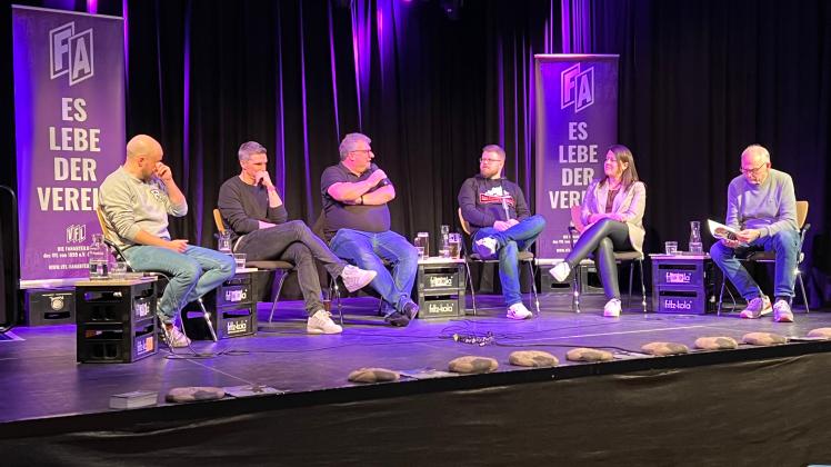 Podiumsdiskussion beim VfL Osnabrück über die Katar-WM