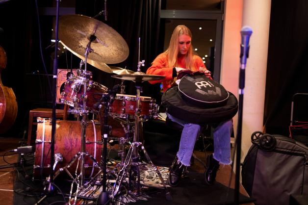 Schlagzeugerin Lisa Wilhelm gewinnt in Osnabrück Solistenpreis