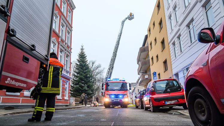 Tödlicher Schwelbrand in Mehrfamilienhaus in der Waitzstraße