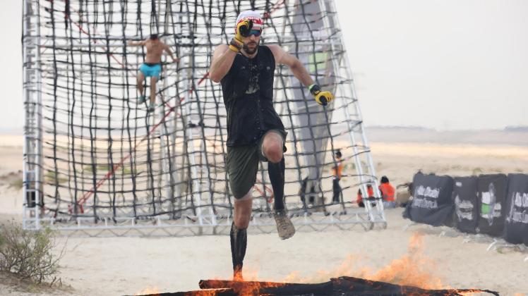 Spartan-WM-Race in Abu Dhabi: Simon Fechner stellt sich der Wüste