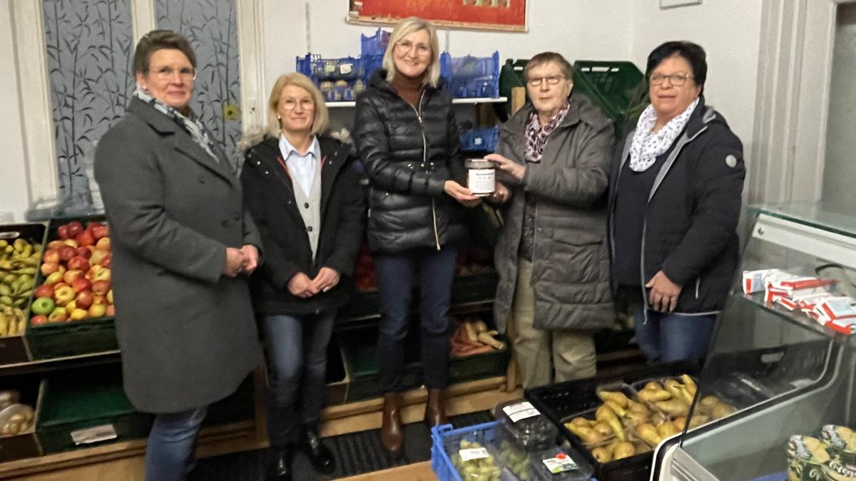 Mitarbeiter von Stöckel aus Bippen spenden für Tafel in Fürstenau