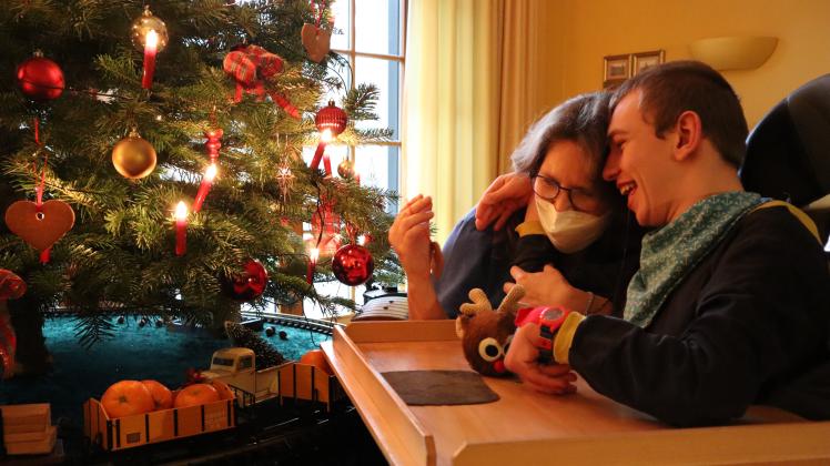 Zehn Kinder feiern Weihnachten im Kinderhospiz Sternenbrücke | SHZ