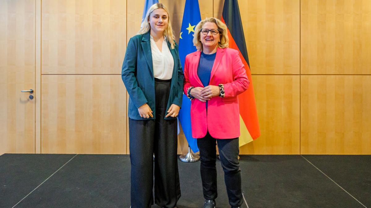 Schleswiger Schülerin trifft Ministerin Schulz in Berlin
