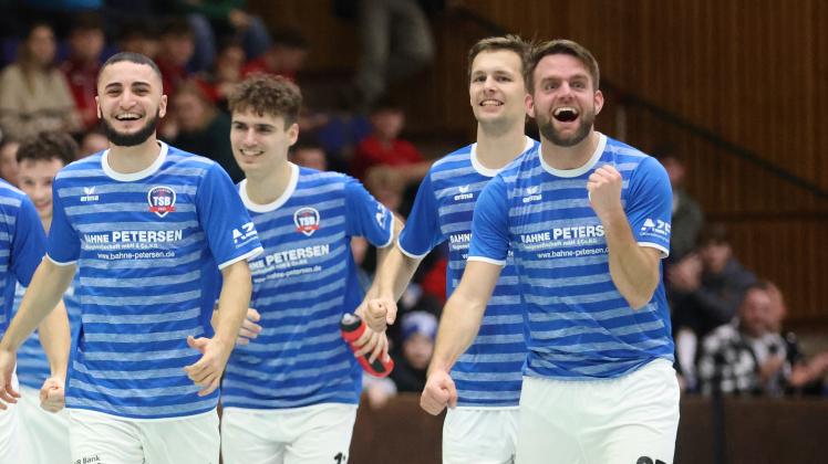 Timo Carstensen vom TSB Flensburg glänzt beim Hallenfußball
