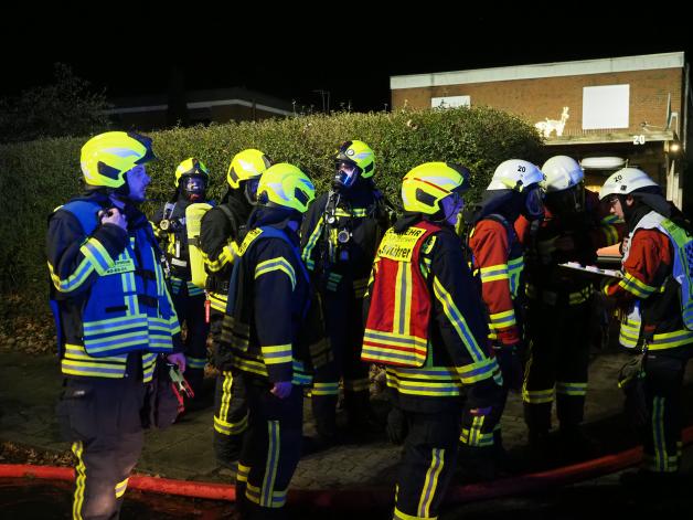 Feuer in Mehrfamilienhaus: Mann stirbt nach Großbrand in Elmshorn