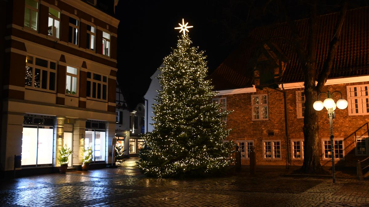 Lichterschmuck: Spender für den Tannenbaum in Eckernförde gesucht