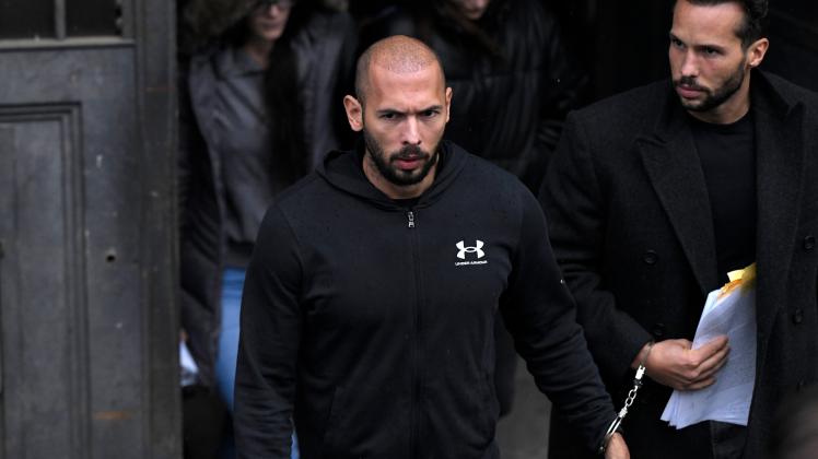 Influencer Andrew Tate bleibt in rumänischer Untersuchungshaft