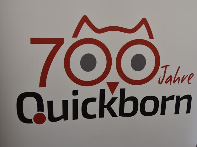 Mit Logo: Stadtjubiläum unter dem Motto „Quickborn blüht auf“