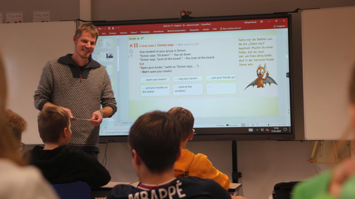 Digitalisierung: Smartboards für die Emil-Nolde-Schule Neukirchen | SHZ