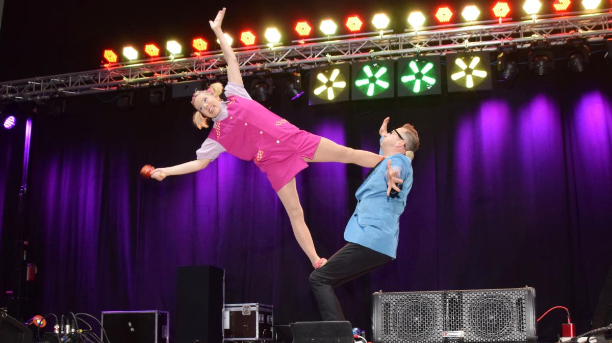 Rendsburg: „Delfs trifft Palkus Show“ begeistert 700 Zuschauer