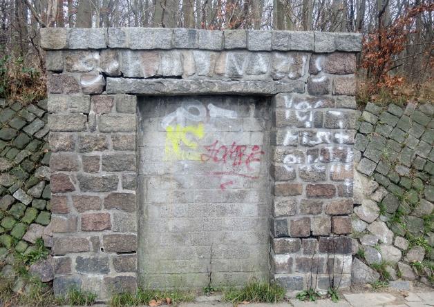 Kriegsdenkmal, Kaserne: Auf den Spuren der Nazis in Pinneberg
