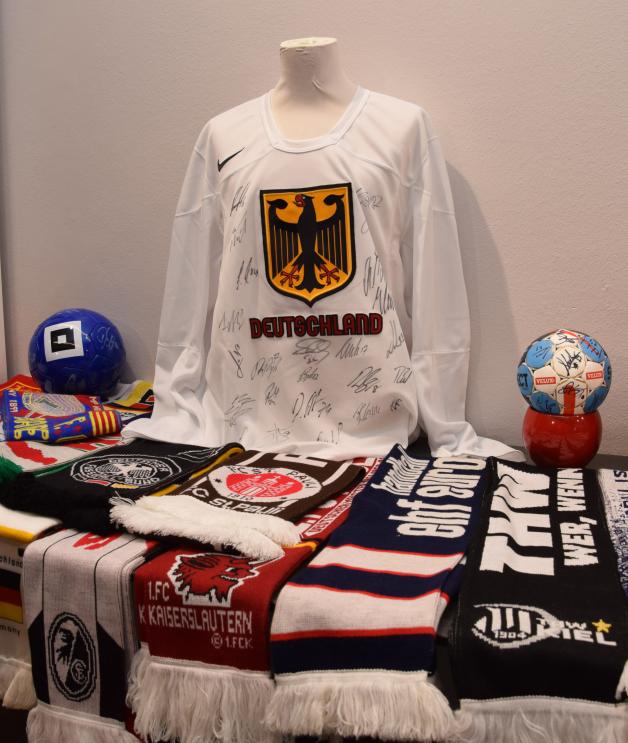 Kai Voß aus Rendsburg: Er sammelt die Autogramme der Promis