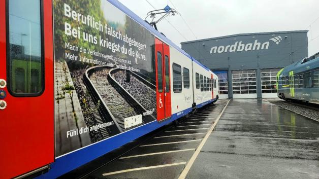 In Rot, Weiß und Blau: Nordbahn verstärkt Flotte mit weiterem Zug