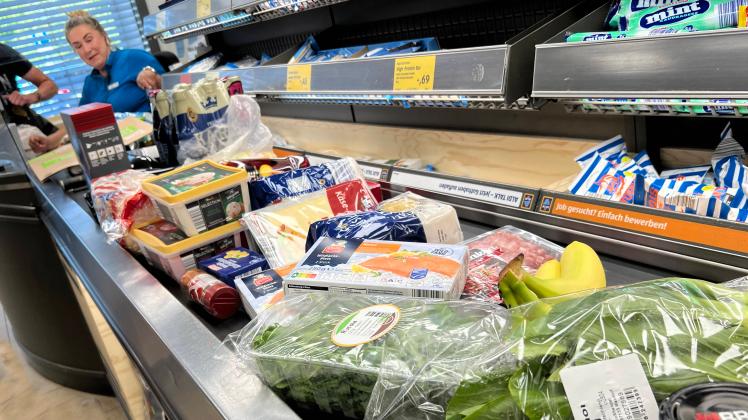 Schneller geht es immer an der anderen Supermarkt-Kasse | SHZ