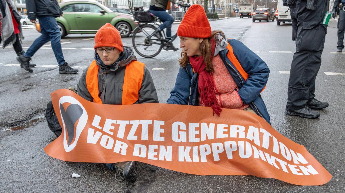 Letzte Generation: So lernen die Klimakleber das Festkleben