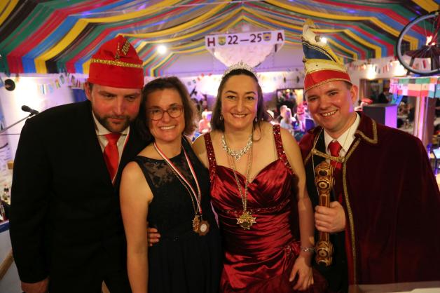 „Rote Kappen“ Ascheffel feiern „Olympia“-Party mit 250 Gästen